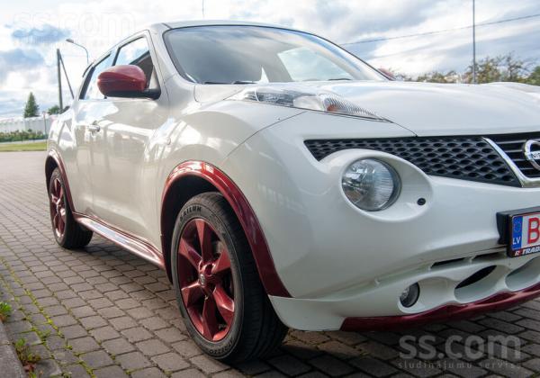 White Nissan Juke 2013 in Cesis, with an engine capacity of 1.60 L and mileage of 195 thousand km for 6500 €, photo 9 on AUTOMOTO.COM.LV