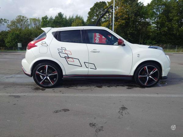White Nissan Juke 2013 in Siauliai, with an engine capacity of 1.62 L and mileage of 224 thousand km for 7600 €, photo 7 on AUTOMOTO.COM.LV