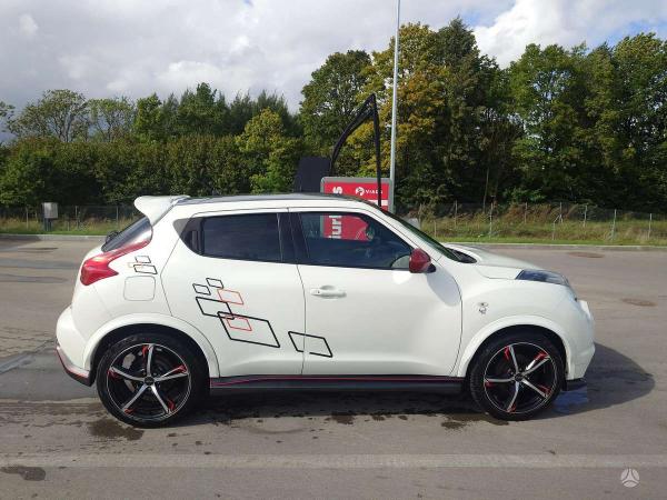 White Nissan Juke 2013 in Siauliai, with an engine capacity of 1.62 L and mileage of 224 thousand km for 7600 €, photo 9 on AUTOMOTO.COM.LV