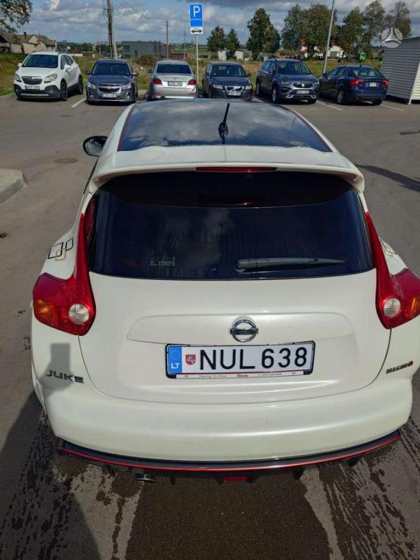 White Nissan Juke 2013 in Siauliai, with an engine capacity of 1.62 L and mileage of 224 thousand km for 7600 €, photo 11 on AUTOMOTO.COM.LV