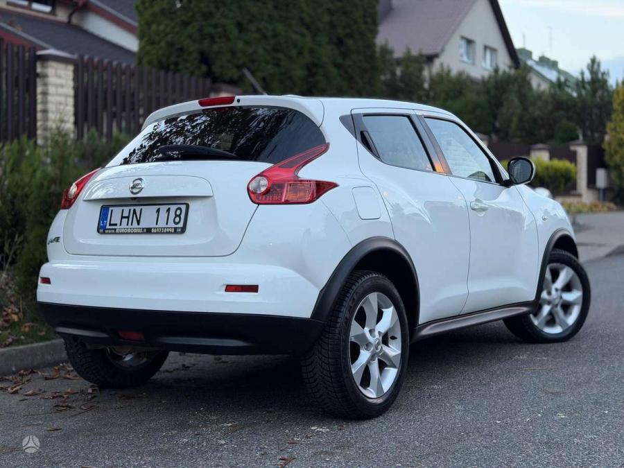 Balts Nissan Juke 2013 Viļņa, ar dzinēja tilpumu 1.60 L un nobraukumu 170 tūkst. km par 4950 €, foto 22 vietnē AUTOMOTO.COM.LV
