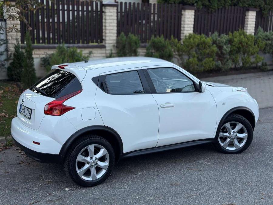 Balts Nissan Juke 2013 Viļņa, ar dzinēja tilpumu 1.60 L un nobraukumu 170 tūkst. km par 4950 €, foto 23 vietnē AUTOMOTO.COM.LV