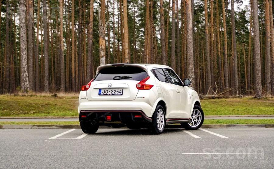 White Nissan Juke 2014 in Riga, with an engine capacity of 1.60 L and mileage of 118 thousand km for 8590 €, photo 5 on AUTOMOTO.COM.LV