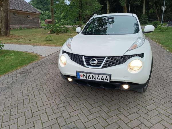 White Nissan Juke 2014 in Vilnius, with an engine capacity of 1.60 L and mileage of 317 thousand km for 4850 €, photo 2 on AUTOMOTO.COM.LV
