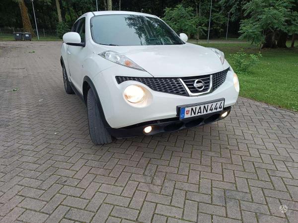 White Nissan Juke 2014 in Vilnius, with an engine capacity of 1.60 L and mileage of 317 thousand km for 4850 €, photo 3 on AUTOMOTO.COM.LV