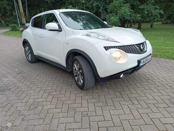 White Nissan Juke 2014 in Vilnius, with an engine capacity of 1.60 L and mileage of 317 thousand km for 4850 €, photo 4 on AUTOMOTO.COM.LV