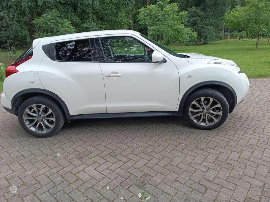 White Nissan Juke 2014 in Vilnius, with an engine capacity of 1.60 L and mileage of 317 thousand km for 4850 €, photo 6 on AUTOMOTO.COM.LV