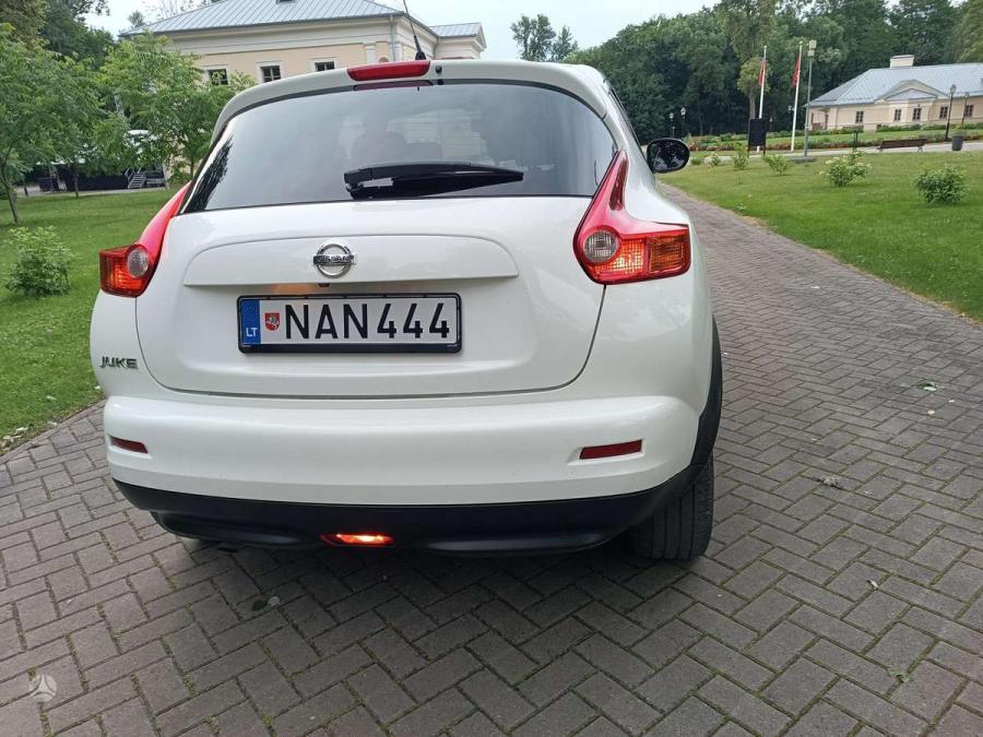 White Nissan Juke 2014 in Vilnius, with an engine capacity of 1.60 L and mileage of 317 thousand km for 4850 €, photo 8 on AUTOMOTO.COM.LV