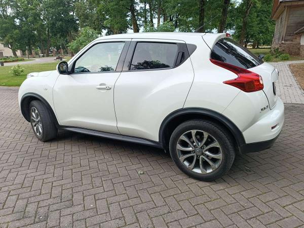 White Nissan Juke 2014 in Vilnius, with an engine capacity of 1.60 L and mileage of 317 thousand km for 4850 €, photo 9 on AUTOMOTO.COM.LV