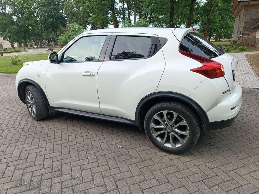 White Nissan Juke 2014 in Vilnius, with an engine capacity of 1.60 L and mileage of 317 thousand km for 4850 €, photo 10 on AUTOMOTO.COM.LV