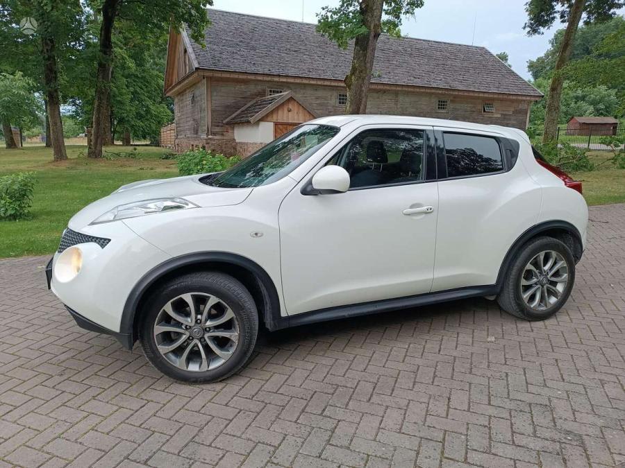 White Nissan Juke 2014 in Vilnius, with an engine capacity of 1.60 L and mileage of 317 thousand km for 4850 €, photo 11 on AUTOMOTO.COM.LV