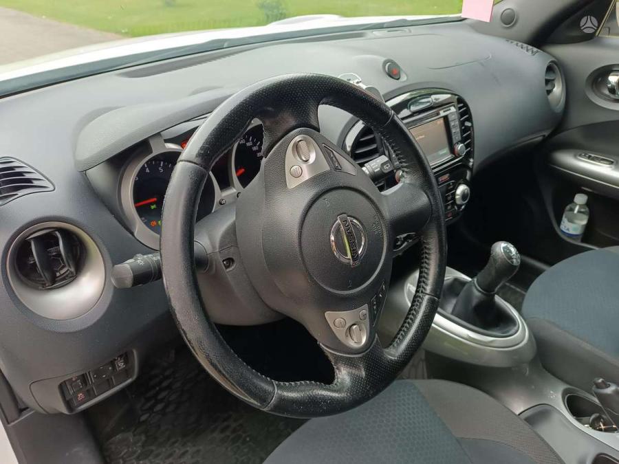 White Nissan Juke 2014 in Vilnius, with an engine capacity of 1.60 L and mileage of 317 thousand km for 4850 €, photo 12 on AUTOMOTO.COM.LV