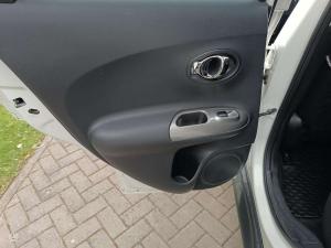 White Nissan Juke 2014 in Vilnius, with an engine capacity of 1.60 L and mileage of 317 thousand km for 4850 €, photo 19 on AUTOMOTO.COM.LV