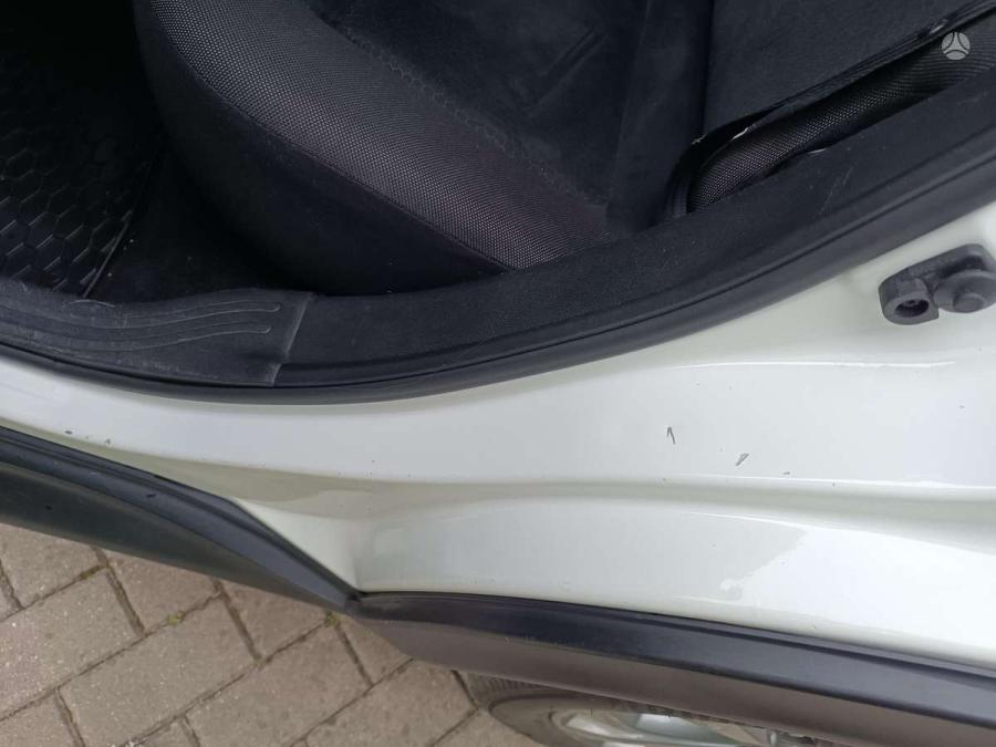 White Nissan Juke 2014 in Vilnius, with an engine capacity of 1.60 L and mileage of 317 thousand km for 4850 €, photo 25 on AUTOMOTO.COM.LV