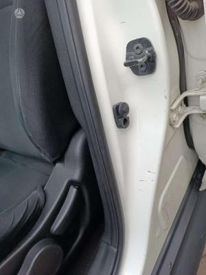 White Nissan Juke 2014 in Vilnius, with an engine capacity of 1.60 L and mileage of 317 thousand km for 4850 €, photo 26 on AUTOMOTO.COM.LV