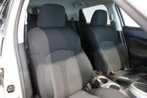 White Nissan Juke 2015 in Vilnius, with an engine capacity of 1.60 L and mileage of 92 thousand km for 7900 €, photo 12 on AUTOMOTO.COM.LV