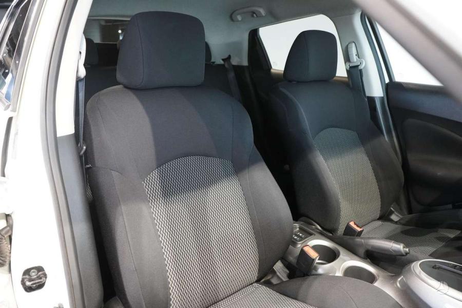 White Nissan Juke 2015 in Vilnius, with an engine capacity of 1.60 L and mileage of 92 thousand km for 7900 €, photo 12 on AUTOMOTO.COM.LV