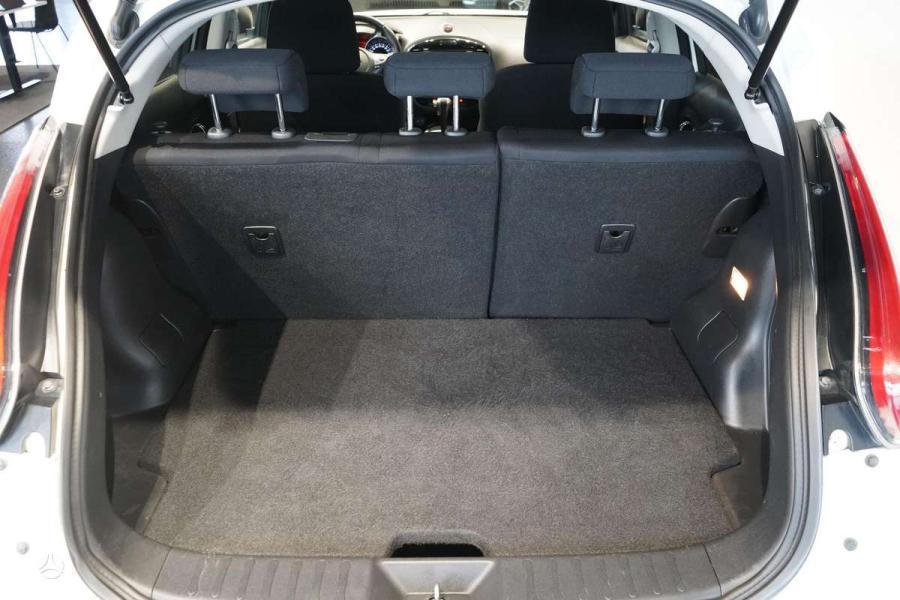 White Nissan Juke 2015 in Vilnius, with an engine capacity of 1.60 L and mileage of 92 thousand km for 7900 €, photo 14 on AUTOMOTO.COM.LV