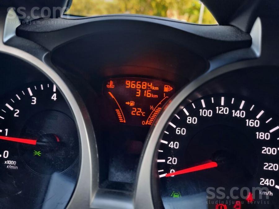 Balts Nissan Juke 2015 Dobele, ar dzinēja tilpumu 1.20 L un nobraukumu 97 tūkst. km par 7400 €, foto 5 vietnē AUTOMOTO.COM.LV