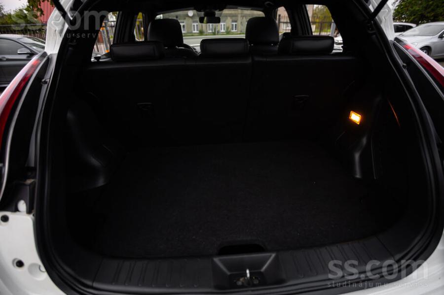 White Nissan Juke 2015 in Jelgava, with an engine capacity of 1.20 L and mileage of 121 thousand km for 7390 €, photo 14 on AUTOMOTO.COM.LV