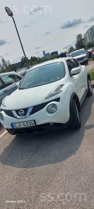 White Nissan Juke 2016 in Riga, with an engine capacity of 1.60 L and mileage of 90 thousand km for 6500 €, photo 1 on AUTOMOTO.COM.LV