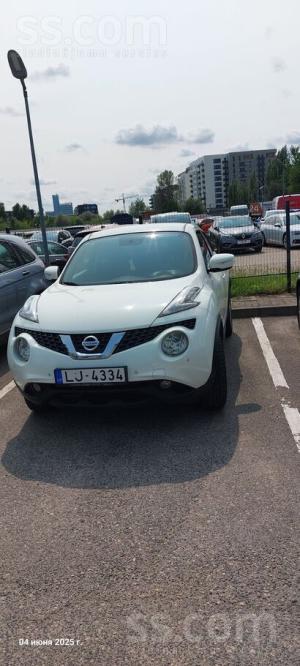 White Nissan Juke 2016 in Riga, with an engine capacity of 1.60 L and mileage of 90 thousand km for 6500 €, photo 2 on AUTOMOTO.COM.LV