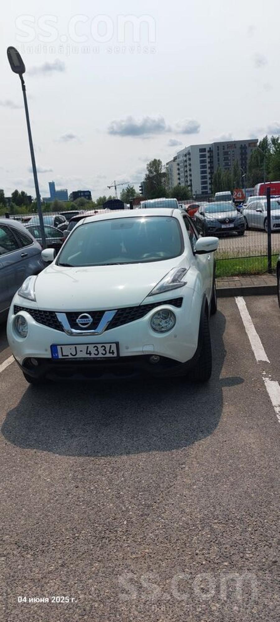 White Nissan Juke 2016 in Riga, with an engine capacity of 1.60 L and mileage of 90 thousand km for 6500 €, photo 2 on AUTOMOTO.COM.LV
