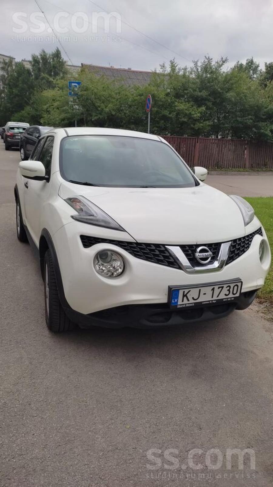 White Nissan Juke 2016 in Riga, with an engine capacity of 1.60 L and mileage of 75 thousand km for 7500 €, photo 1 on AUTOMOTO.COM.LV