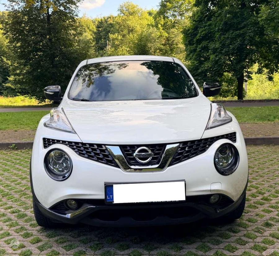 White Nissan Juke 2016 in Vilnius, with an engine capacity of 1.60 L and mileage of 37 thousand km for 9500 €, photo 3 on AUTOMOTO.COM.LV