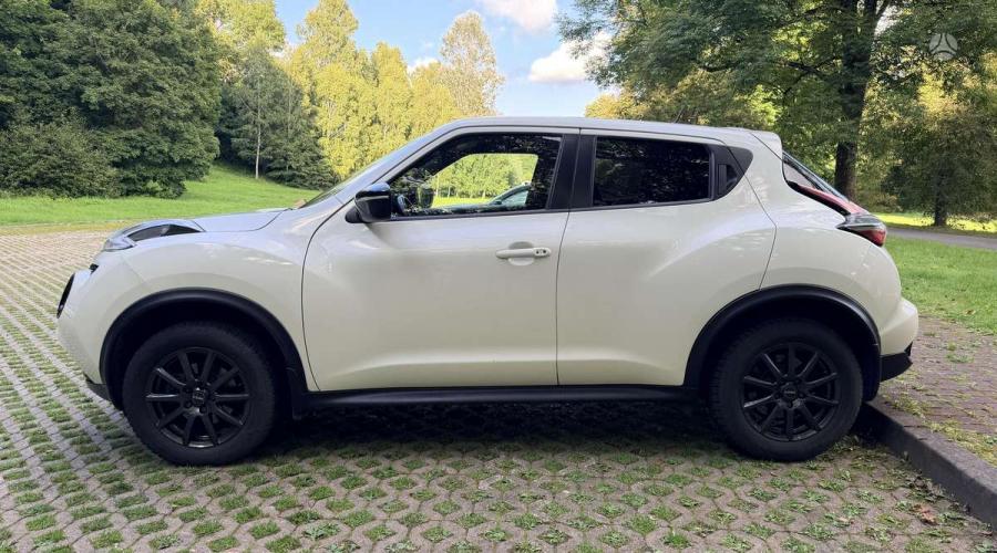 White Nissan Juke 2016 in Vilnius, with an engine capacity of 1.60 L and mileage of 37 thousand km for 9500 €, photo 5 on AUTOMOTO.COM.LV