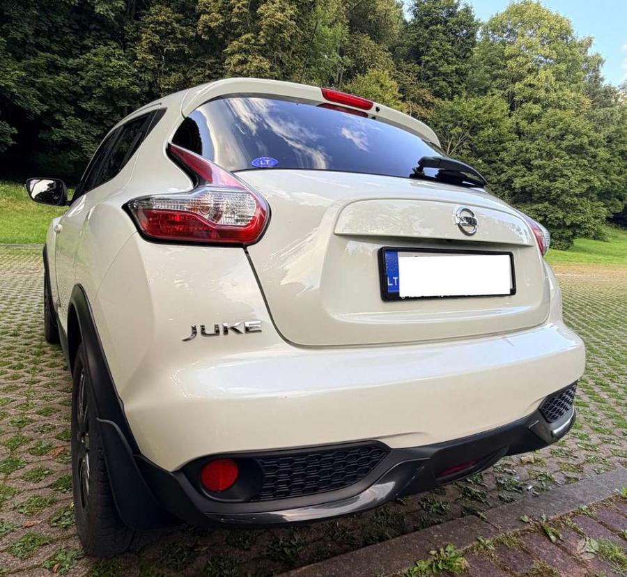 White Nissan Juke 2016 in Vilnius, with an engine capacity of 1.60 L and mileage of 37 thousand km for 9500 €, photo 6 on AUTOMOTO.COM.LV