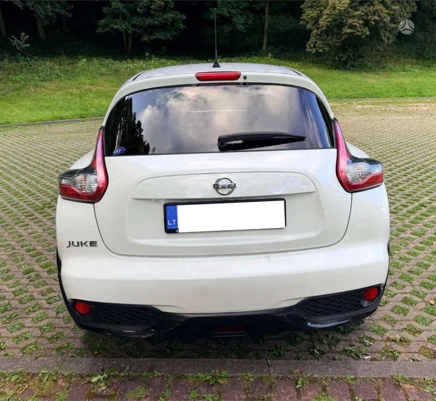 White Nissan Juke 2016 in Vilnius, with an engine capacity of 1.60 L and mileage of 37 thousand km for 9500 €, photo 7 on AUTOMOTO.COM.LV