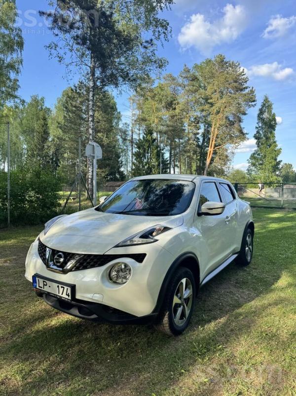 White Nissan Juke 2018 in Riga, with an engine capacity of 1.60 L and mileage of 125 thousand km for 9500 €, photo 5 on AUTOMOTO.COM.LV
