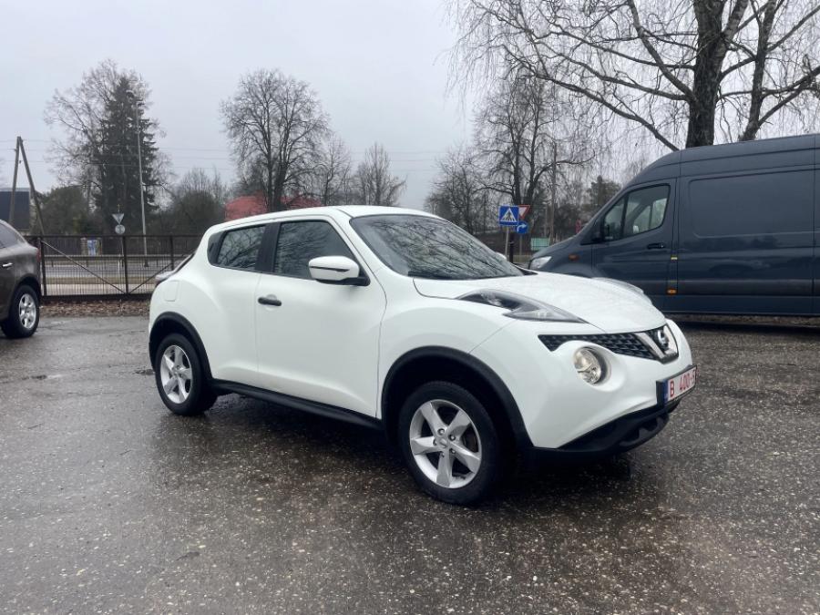 White Nissan Juke 2018 in Riga, with an engine capacity of 1.60 L and mileage of 67 thousand km for 9790 €, photo 3 on AUTOMOTO.COM.LV
