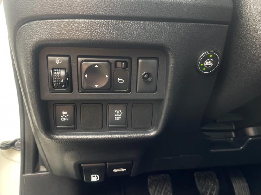 White Nissan Juke 2018 in Riga, with an engine capacity of 1.60 L and mileage of 67 thousand km for 9790 €, photo 12 on AUTOMOTO.COM.LV