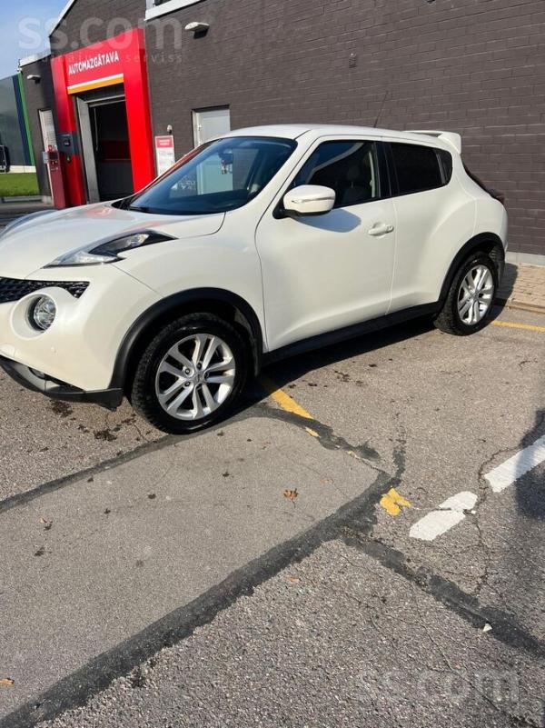 White Nissan Juke 2018 in Riga, with an engine capacity of 1.60 L and mileage of 88 thousand km for 8300 €, photo 5 on AUTOMOTO.COM.LV