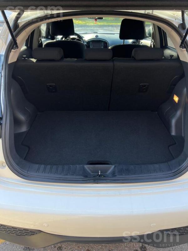 White Nissan Juke 2018 in Riga, with an engine capacity of 1.60 L and mileage of 88 thousand km for 8300 €, photo 8 on AUTOMOTO.COM.LV