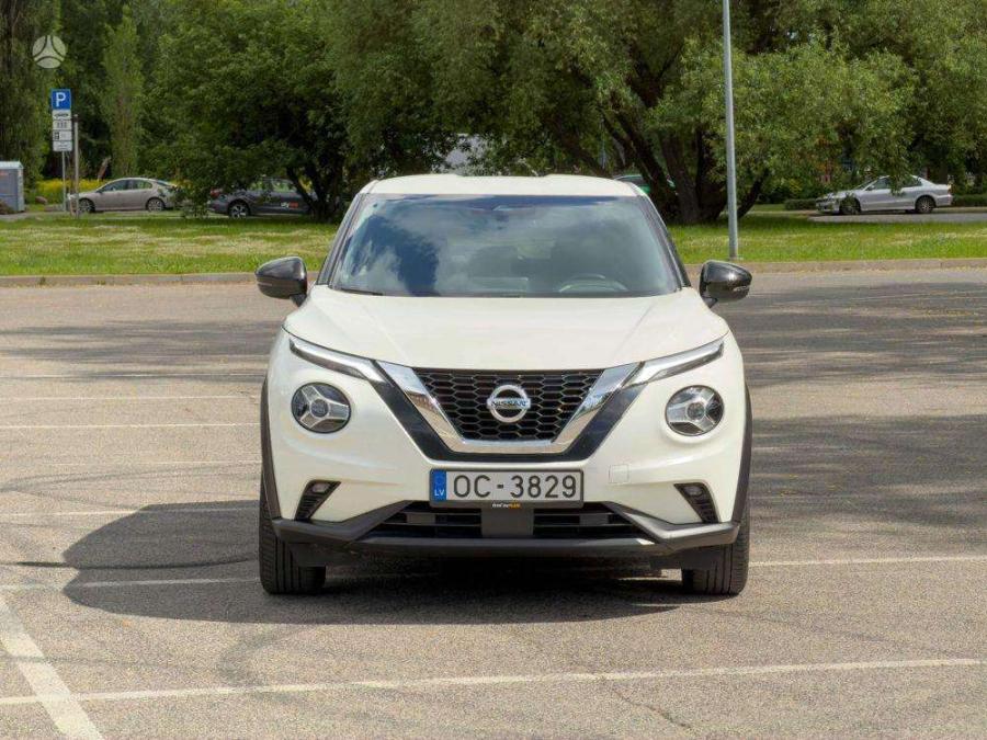 White Nissan Juke 2022 in Riga, with an engine capacity of 1.00 L and mileage of 71 thousand km for 12750 €, photo 3 on AUTOMOTO.COM.LV