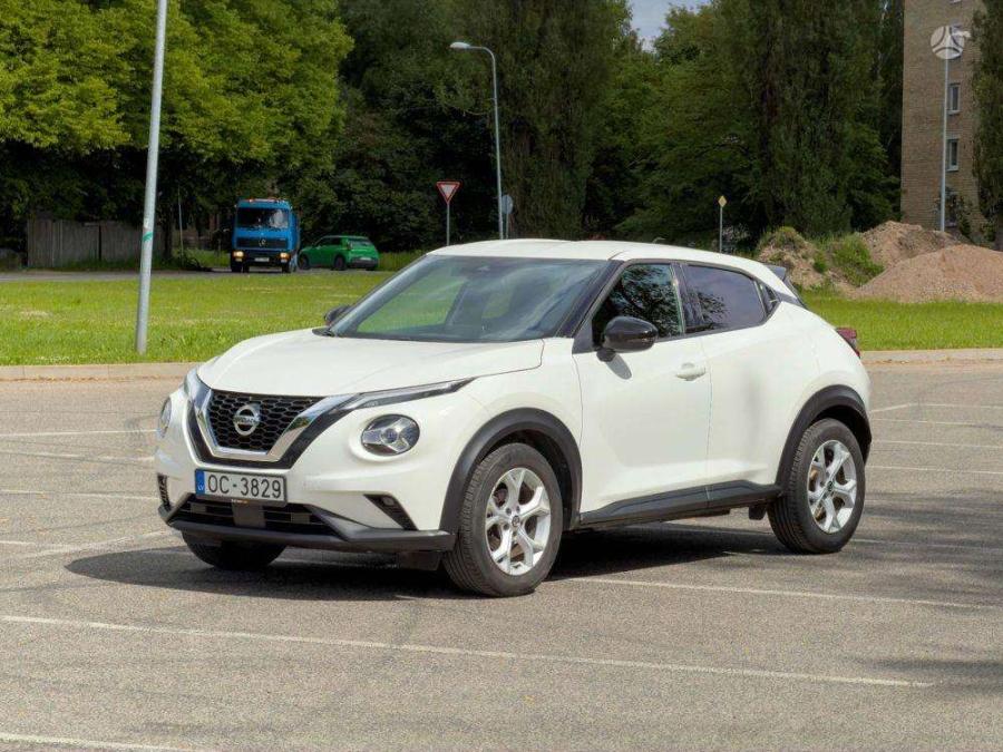 White Nissan Juke 2022 in Riga, with an engine capacity of 1.00 L and mileage of 71 thousand km for 12750 €, photo 4 on AUTOMOTO.COM.LV