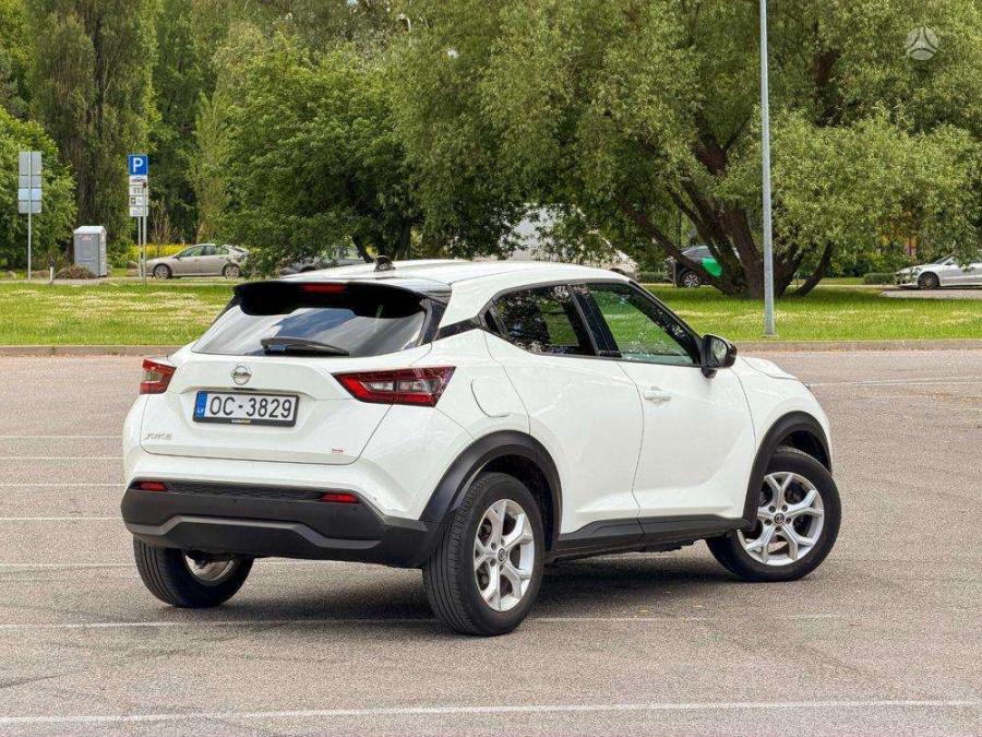 White Nissan Juke 2022 in Riga, with an engine capacity of 1.00 L and mileage of 71 thousand km for 12750 €, photo 5 on AUTOMOTO.COM.LV