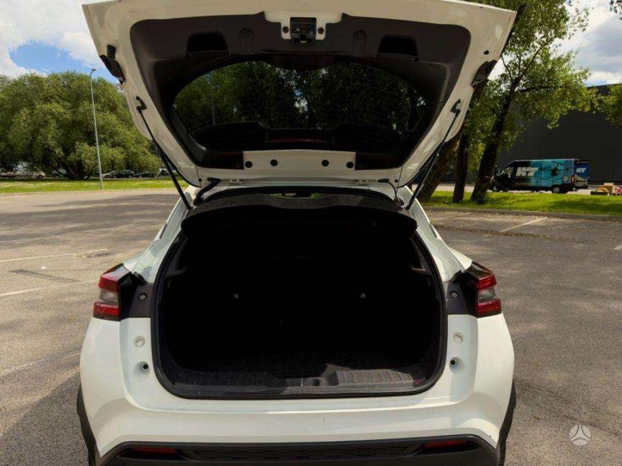 White Nissan Juke 2022 in Riga, with an engine capacity of 1.00 L and mileage of 71 thousand km for 12750 €, photo 9 on AUTOMOTO.COM.LV