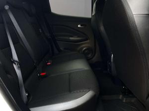 White Nissan Juke 2023 in Vilnius, with an engine capacity of 1.00 L and mileage of 22 thousand km for 17999 €, photo 10 on AUTOMOTO.COM.LV