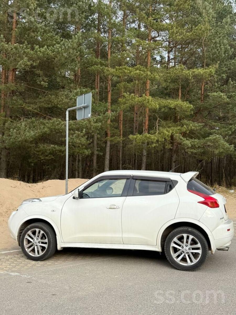 White Nissan Juke 2011 in Riga, with an engine capacity of 1.60 L and mileage of 209 thousand km for 4600 €, photo 1 on AUTOMOTO.COM.LV