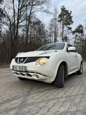 White Nissan Juke 2011 in Riga, with an engine capacity of 1.60 L and mileage of 209 thousand km for 4600 €, photo 4 on AUTOMOTO.COM.LV