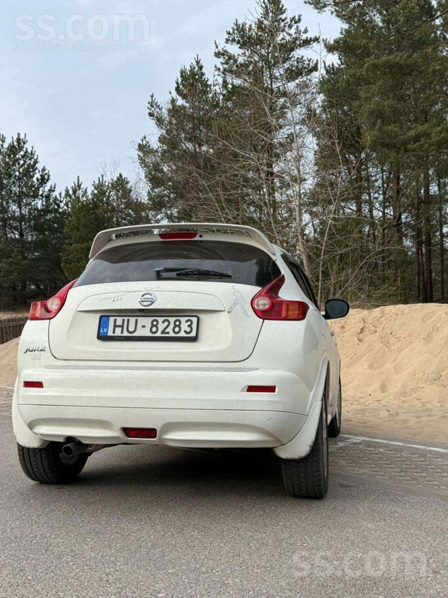 White Nissan Juke 2011 in Riga, with an engine capacity of 1.60 L and mileage of 209 thousand km for 4600 €, photo 5 on AUTOMOTO.COM.LV