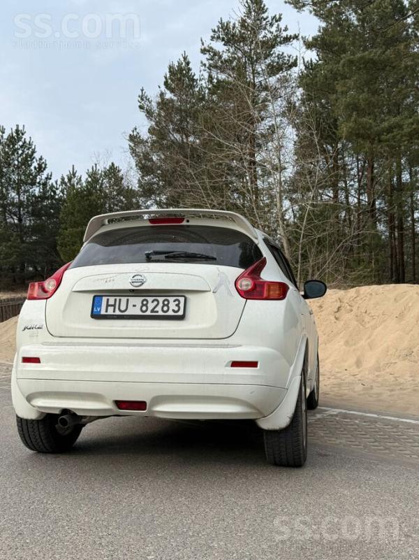 White Nissan Juke 2011 in Riga, with an engine capacity of 1.60 L and mileage of 209 thousand km for 4400 €, photo 4 on AUTOMOTO.COM.LV