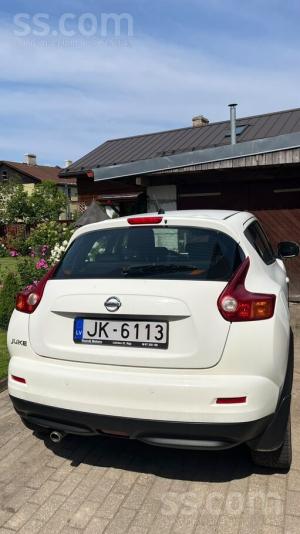 White Nissan Juke 2013 in Riga, with an engine capacity of 1.60 L and mileage of 78 thousand km for 5500 €, photo 3 on AUTOMOTO.COM.LV