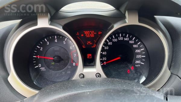 Balts Nissan Juke 2013 Rīga, ar dzinēja tilpumu 1.60 L un nobraukumu 78 tūkst. km par 5500 €, foto 3 vietnē AUTOMOTO.COM.LV