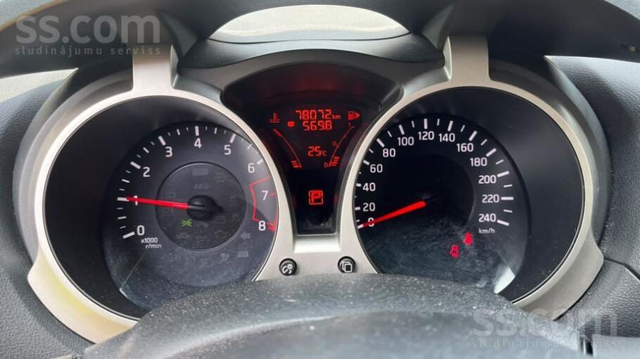 White Nissan Juke 2013 in Riga, with an engine capacity of 1.60 L and mileage of 78 thousand km for 5500 €, photo 4 on AUTOMOTO.COM.LV