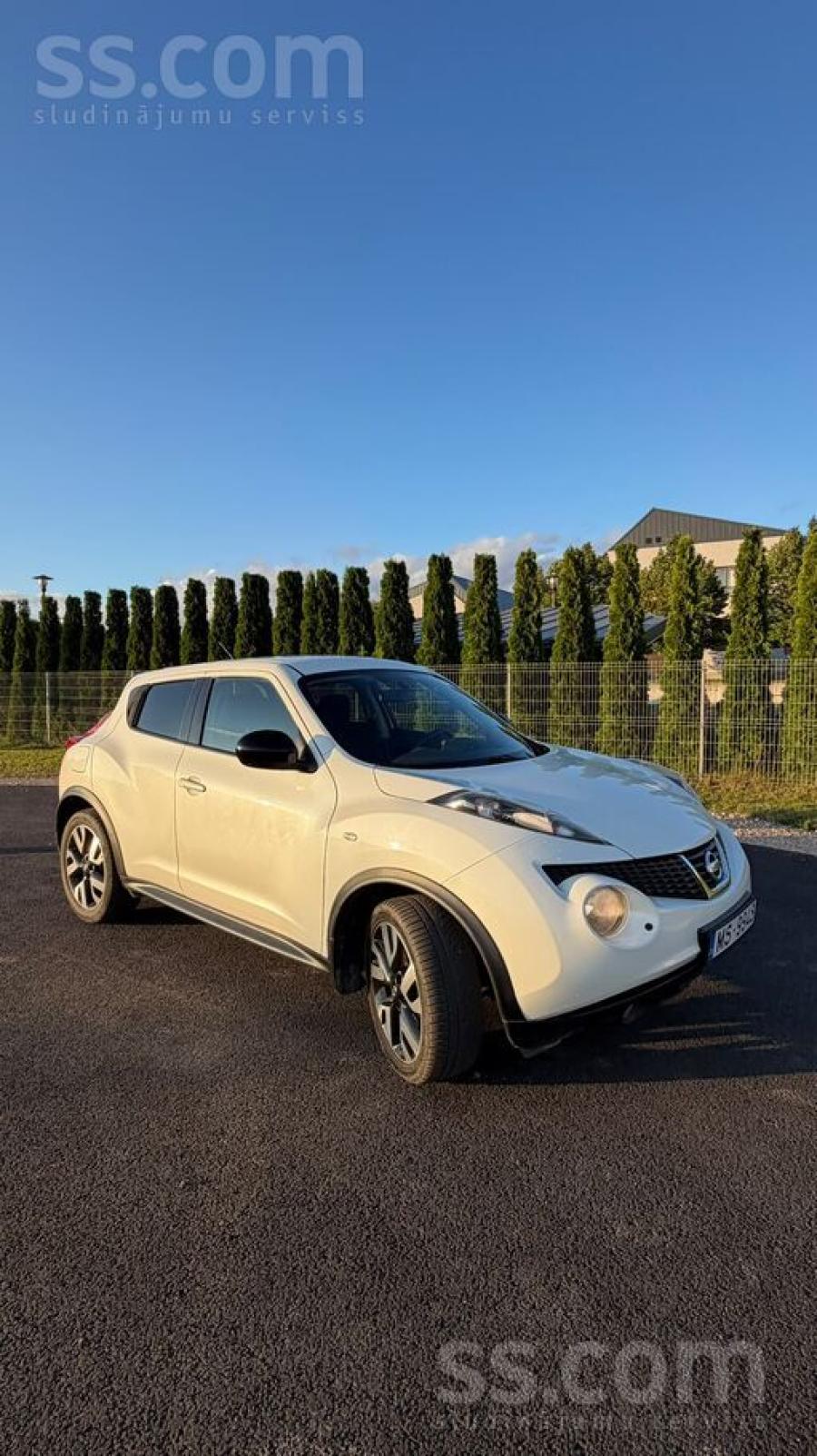 White Nissan Juke 2013 in Riga, with an engine capacity of 1.60 L and mileage of 133 thousand km for 6500 €, photo 3 on AUTOMOTO.COM.LV